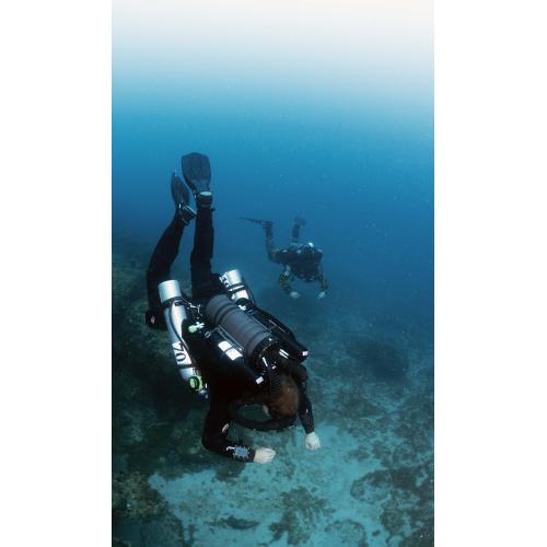 Learn sidemount diving with the 2-day TDI Sidemount Diver course.